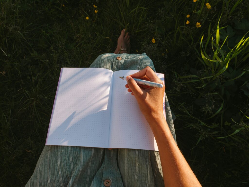 75 Simple Daily Journal Prompts for Self-Reflection